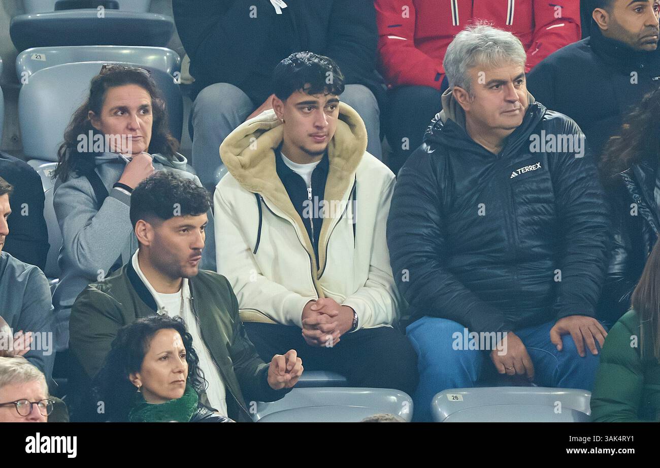 Aleksandar Pavlovic, FCB 45 in the quarterfinal match FC BAYERN ...