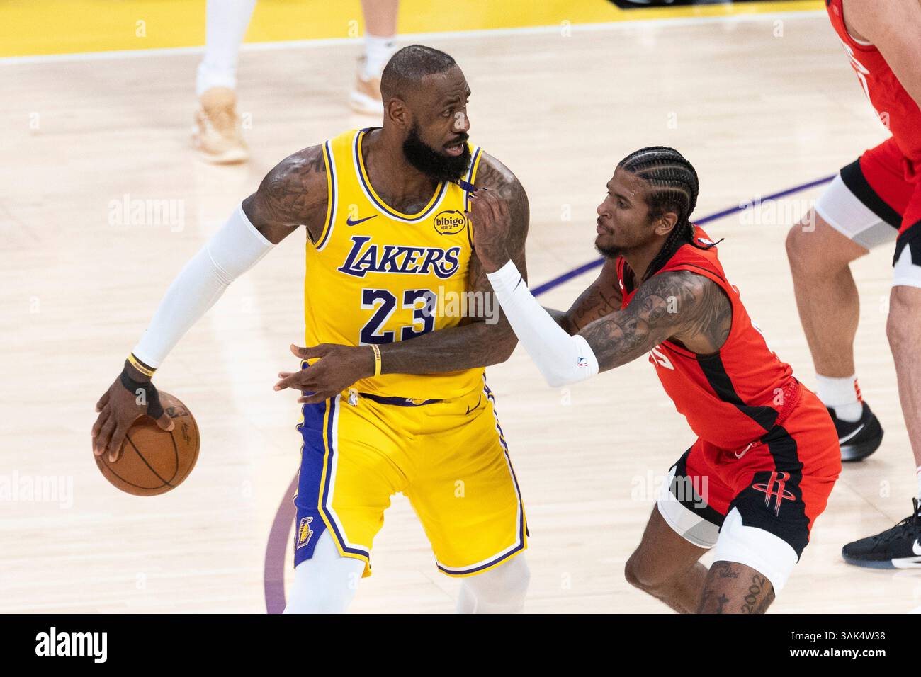 Los Angeles, United States. 11th Apr, 2025. Los Angeles Lakers' LeBron ...