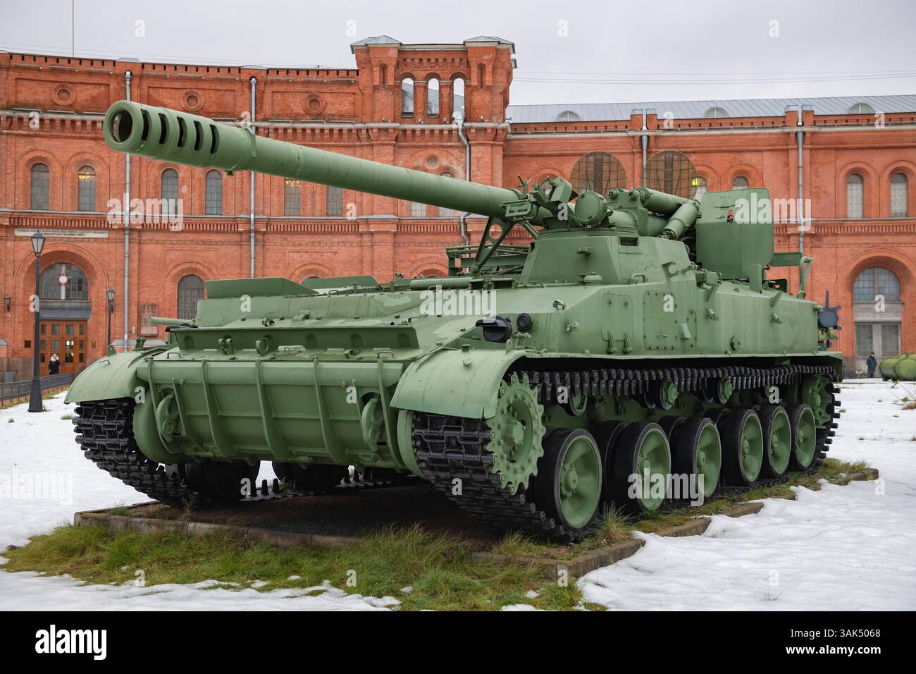 SAINT PETERSBURG, RUSSIA - JANUARY 24, 2025: Soviet 152-mm army self ...