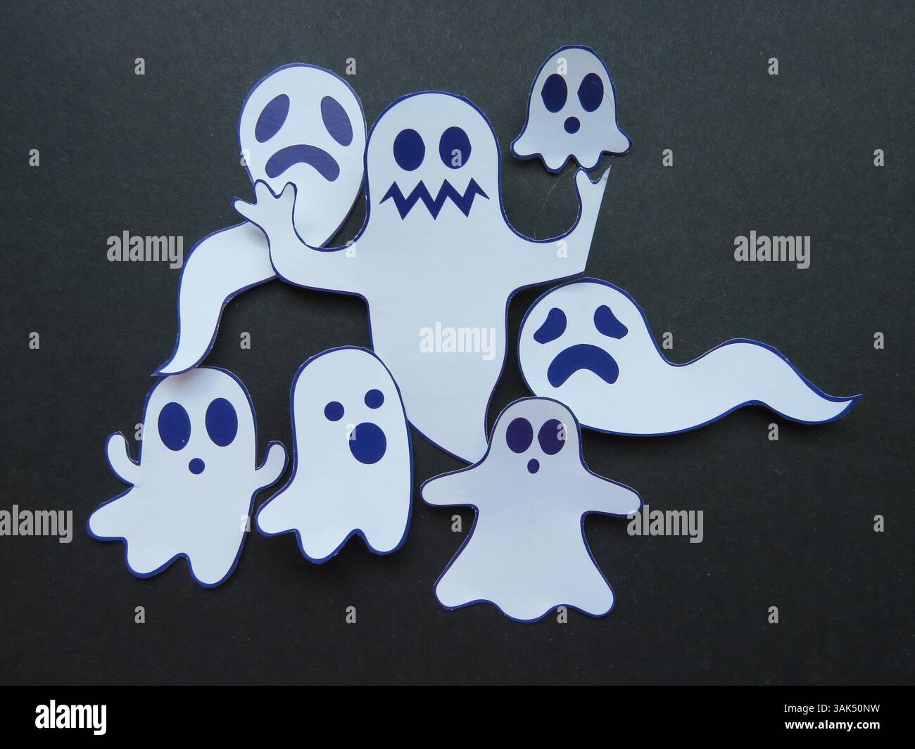 Making diy halloween paper hi-res stock photography and images - Alamy