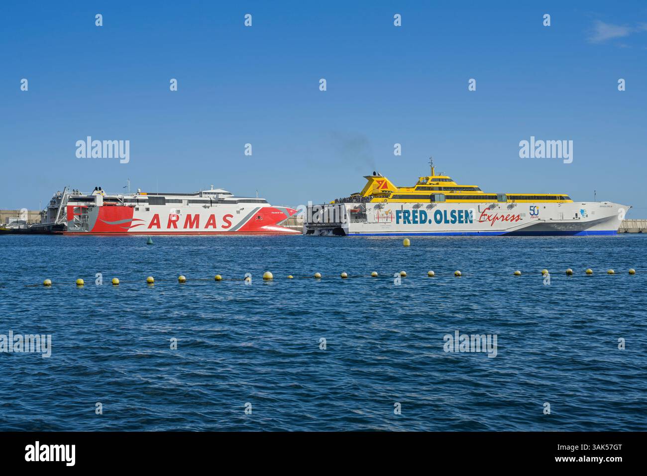 Fähre Volcan de Teno von Naviera Armas und Benchijigua Express, Fähre ...