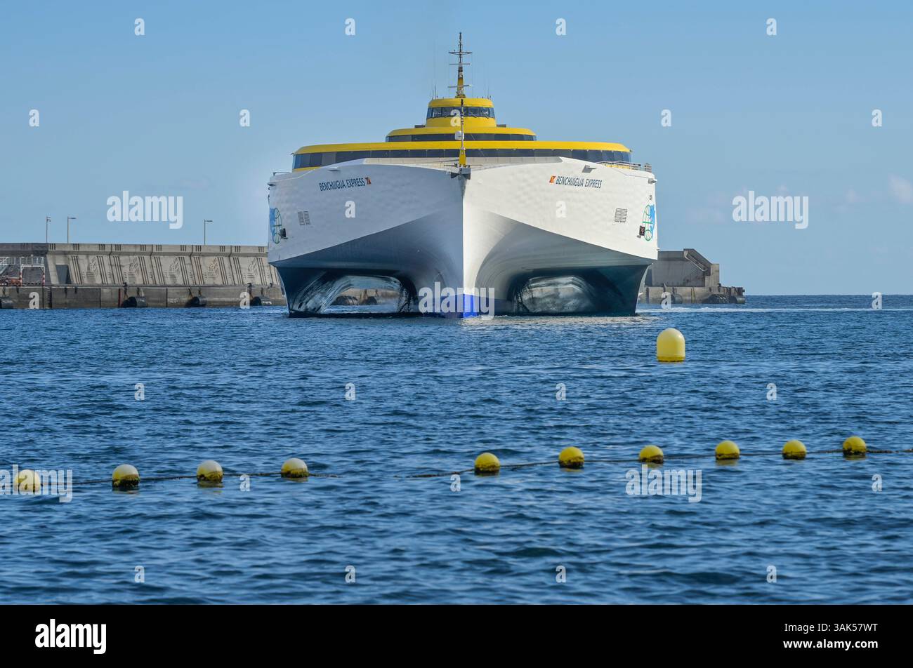 Benchijigua Express, Fähre von Fred Olsen im Hafen von San Sebastian de ...