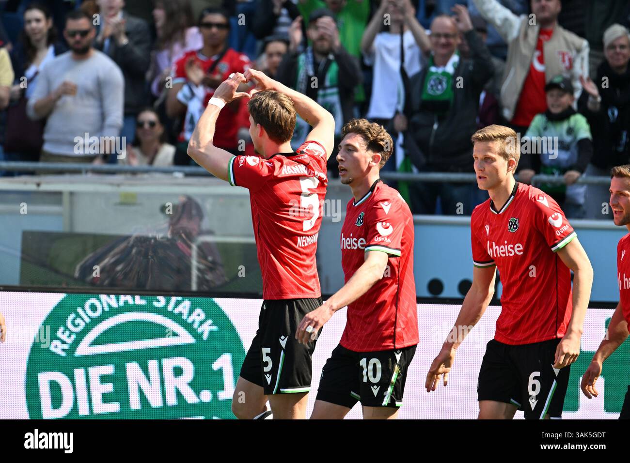 Hanover, Germany. 12th Apr, 2025. Soccer: Bundesliga 2, Hannover 96 ...