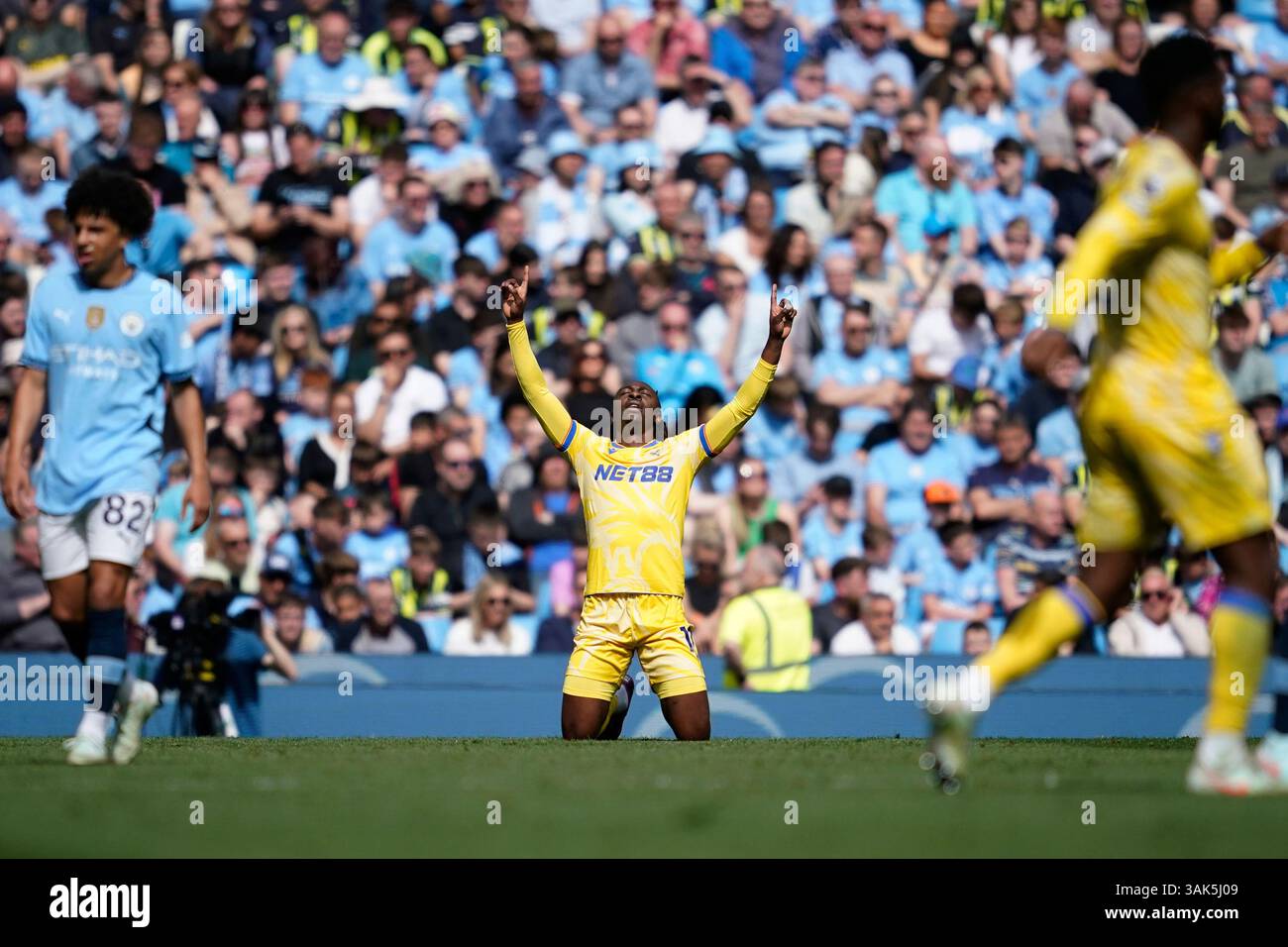 Crystal Palace's Eberechi Eze celebrates scoring his side's opening ...