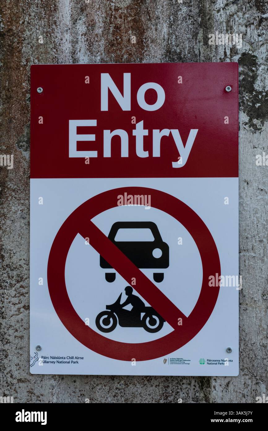 No Entry sign on wooden wall Stock Photo - Alamy