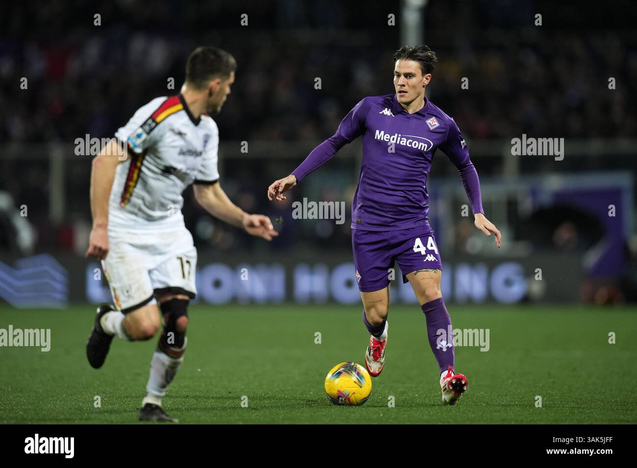 Firenze, Italia. 28th Feb, 2025. Fiorentina's Nicolo Fagioli fights for ...