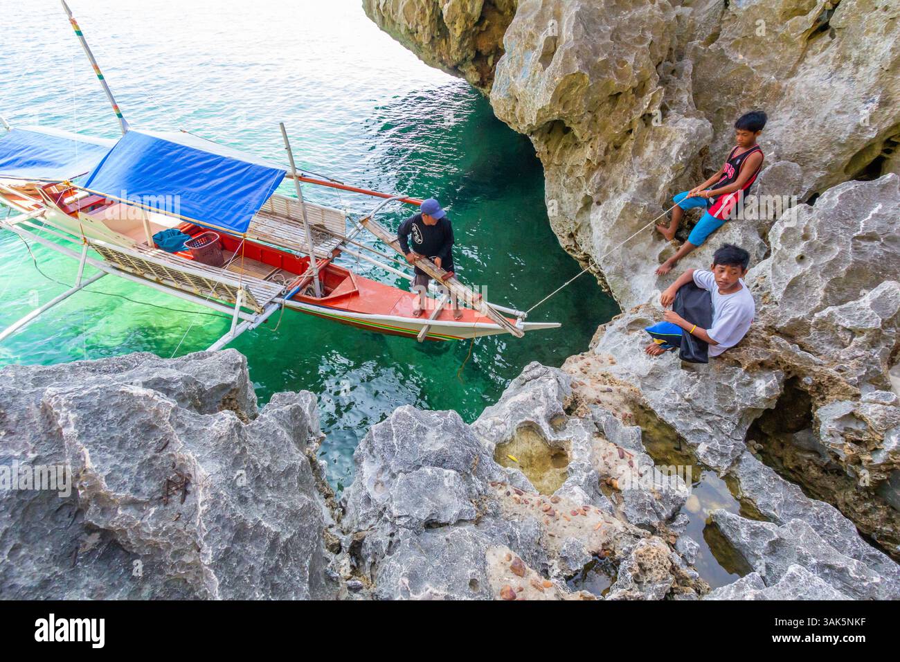 Philippine filipino outrigger boat hi-res stock photography and images ...