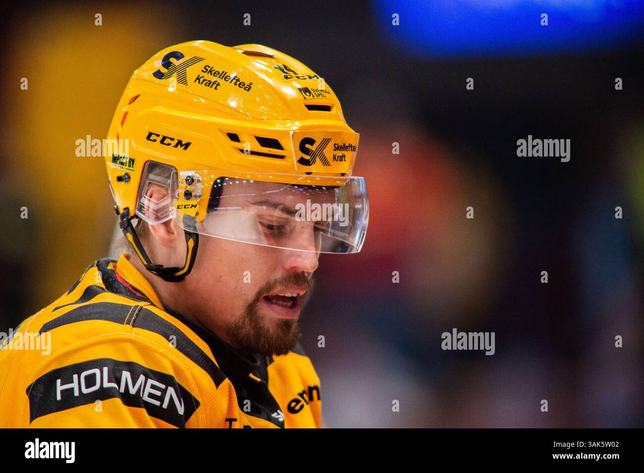 250412 Skellefteås Andreas Johnson inför semifinal fem i SHL mellan Brynäs och Skellefteå den 12 ...