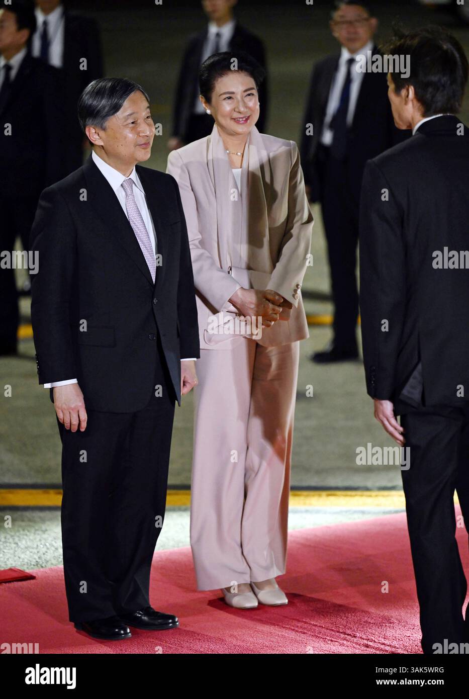 Japanese Emperor Naruhito and Empress Masako arrive at Haneda Airport ...