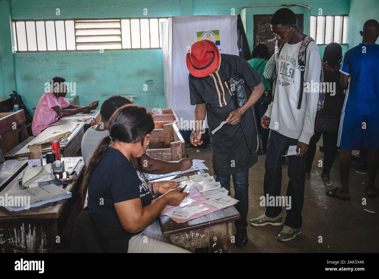 (250412) -- LIBREVILLE, April 12, 2025 (Xinhua) -- Citizens register at a polling station in ...