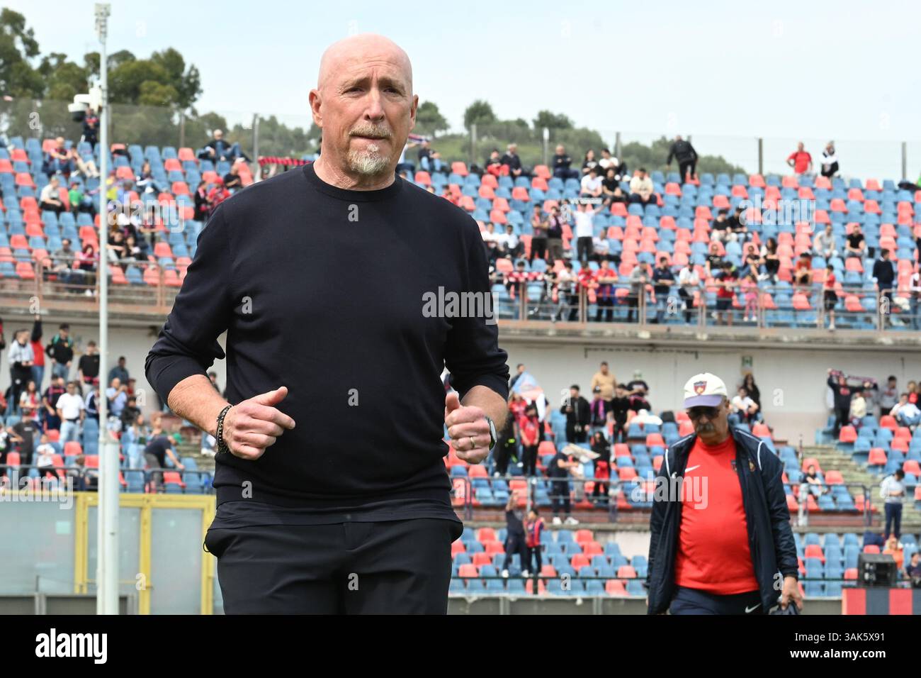 Cosenza, Italy. 12th Apr, 2025. Rolando Maran during the Italian Serie ...