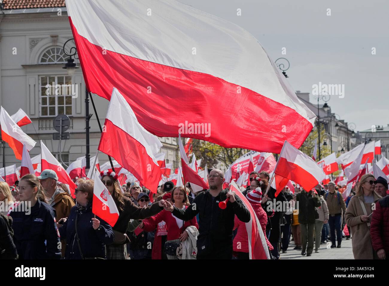 Poles take party in a patriotic demonstration celebrating 1,000 years ...