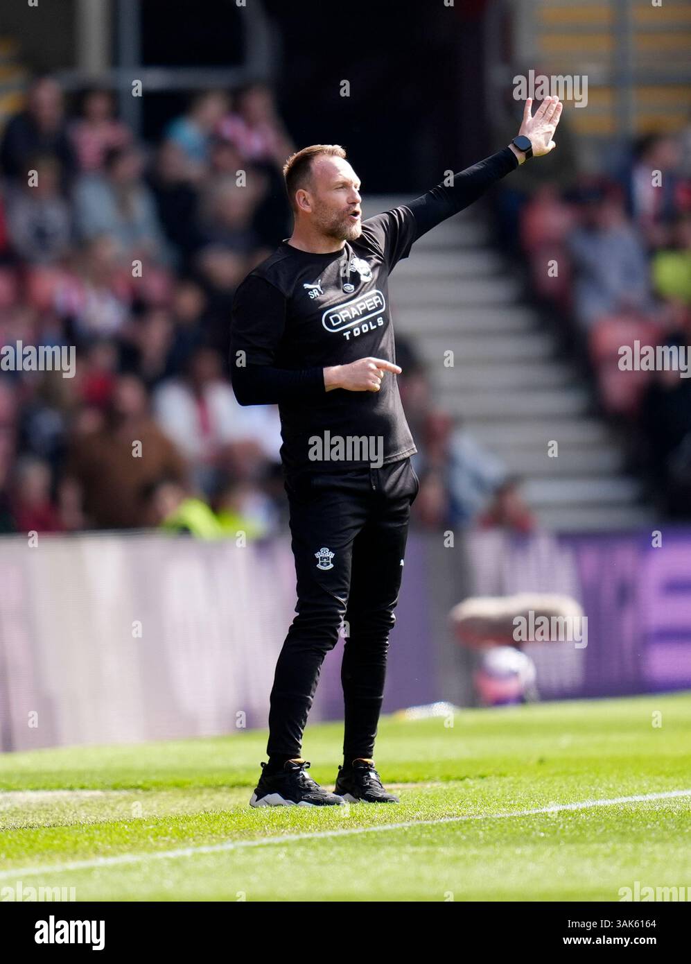 Southampton interim manager Simon Rusk during the Premier League match ...