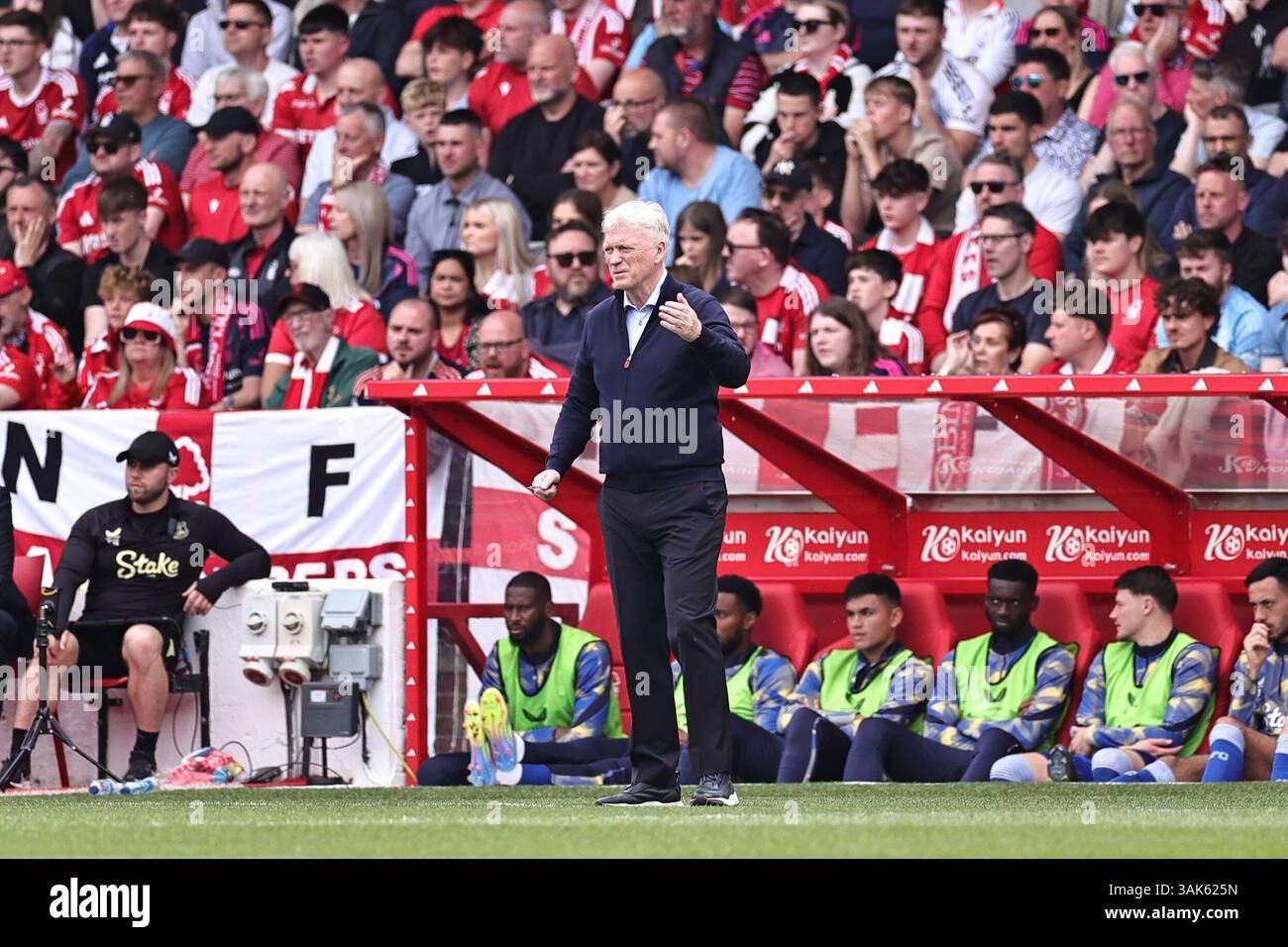 David Moyes, Manager of Everton gestures during the Nottingham Forest ...