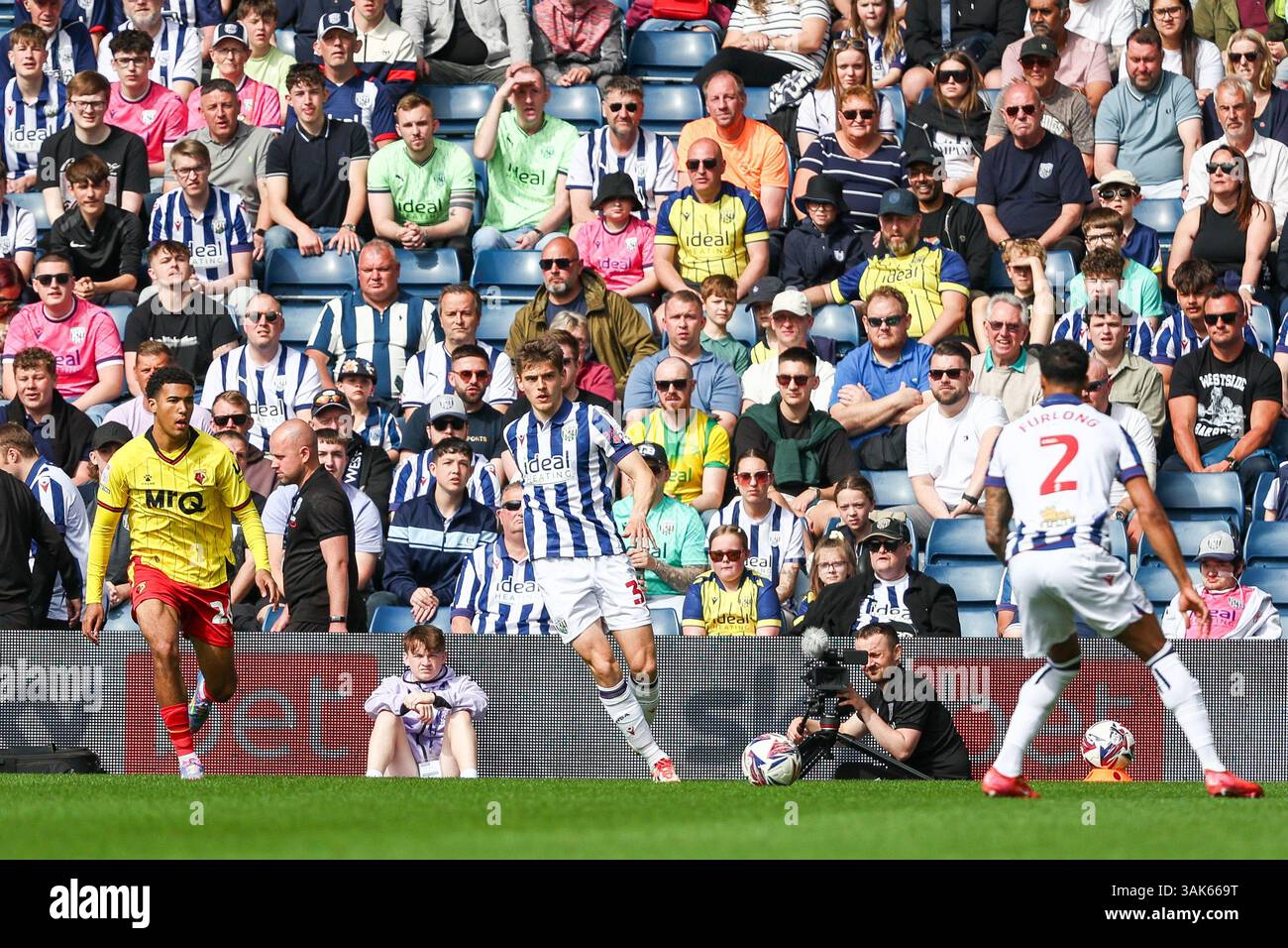 #31, Tom Fellows plays the ball to #2, Darnell Furlong of WBA during ...