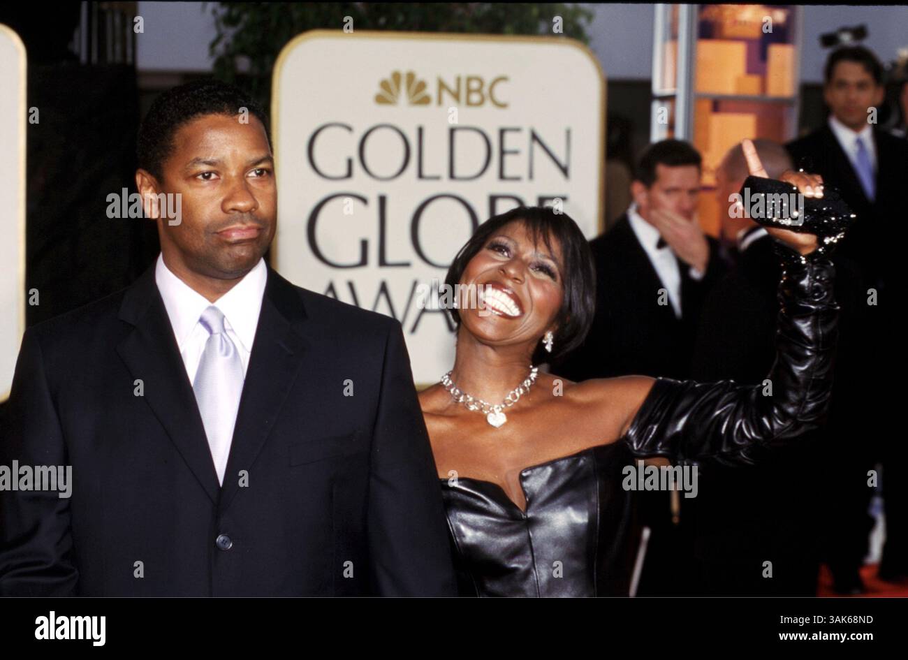 Denzel washington red carpet 2002 hi-res stock photography and images ...