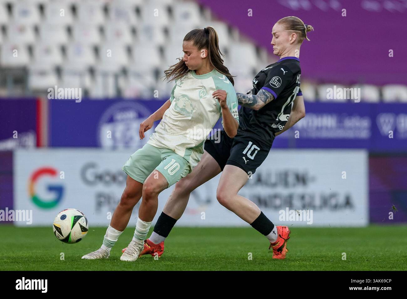 Essen, Deutschland. 11th Apr, 2025. v.li.: Tuana Mahmoud (SV Werder ...
