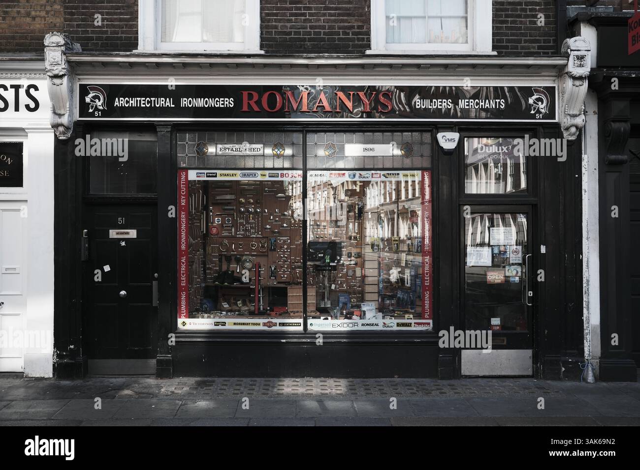 Old Fashioned Shop Stock Photo - Alamy
