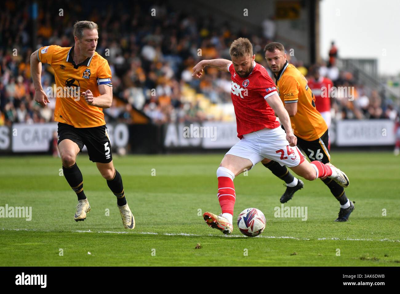 Cambridge, England. 12th Apr 2025. Matty Godden shoots during the Sky ...