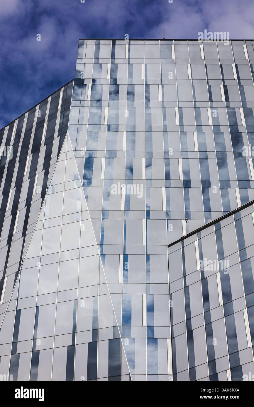 Sky finance glass hi-res stock photography and images - Alamy