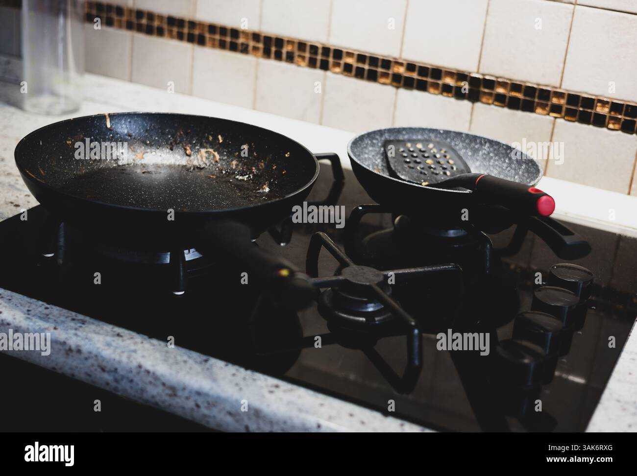 Unwashed frying pan after cooking Stock Photo - Alamy