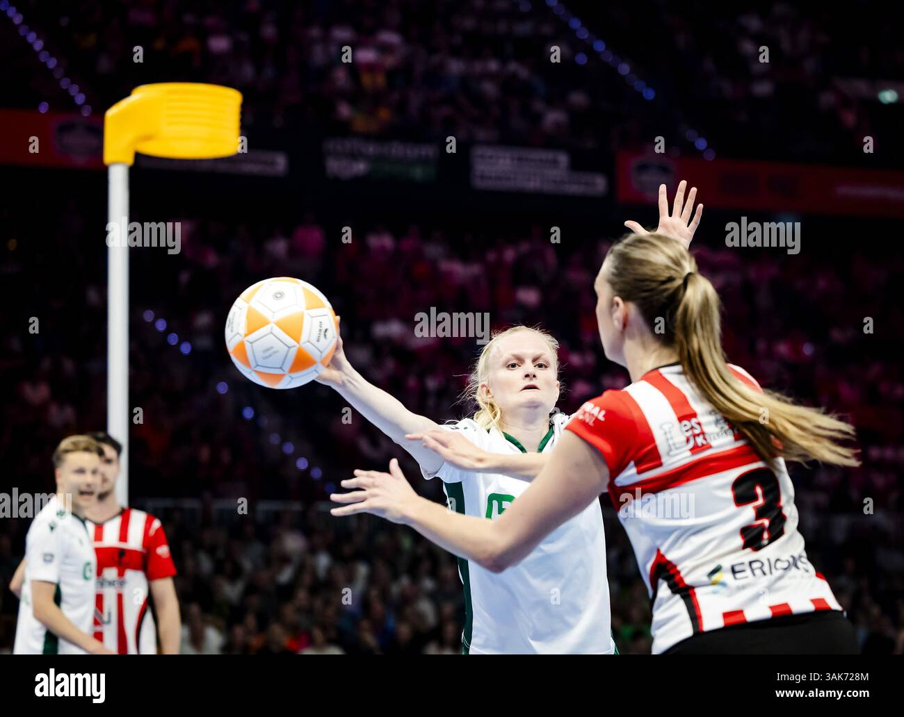 ROTTERDAM - Nienke Hintzbergen of PKC/Vertom and Laura van der Linden ...