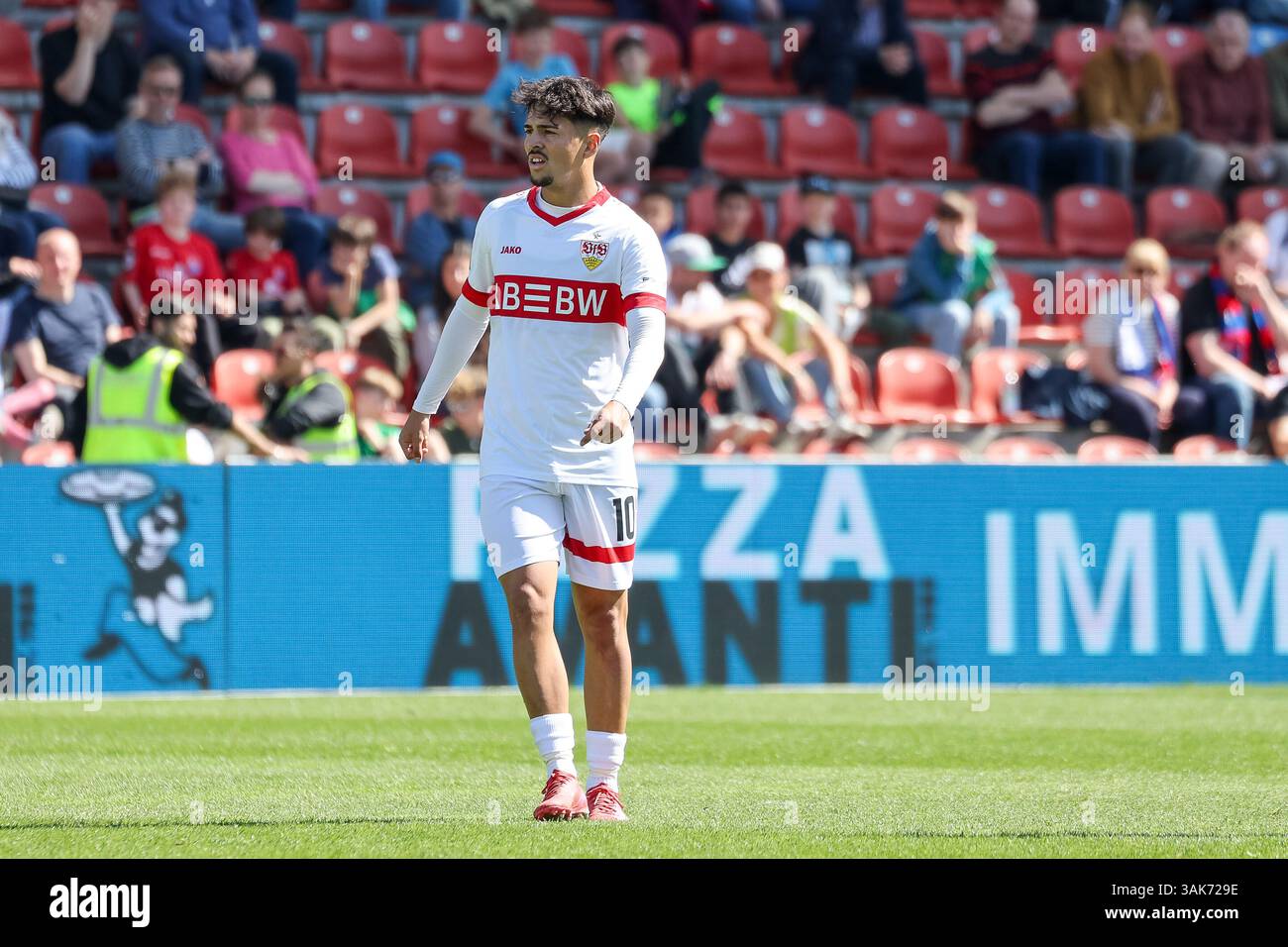 Unterhaching, Deutschland. 12th Apr, 2025. Laurin Ulrich (VfB Stuttgart II U21, #10), GER, SpVgg ...