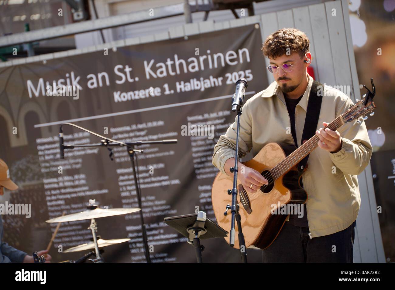 Kirche anders als du denkst hi-res stock photography and images - Alamy
