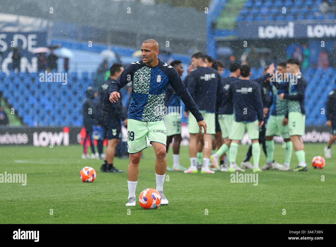 Sandro Ramirez of UD Las Palmas warms up during the Spanish league ...