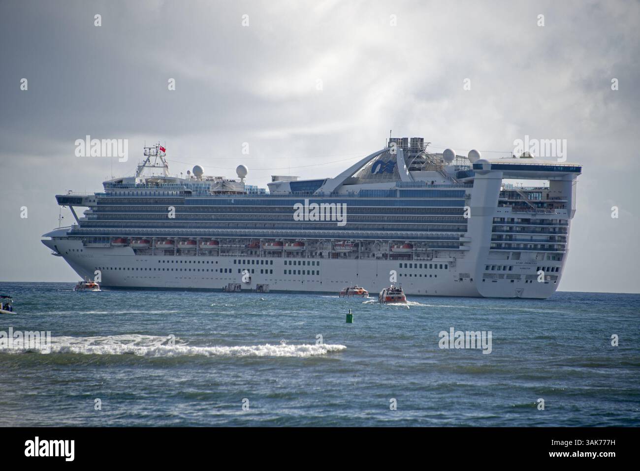 Carnival plc 2017 hi-res stock photography and images - Alamy