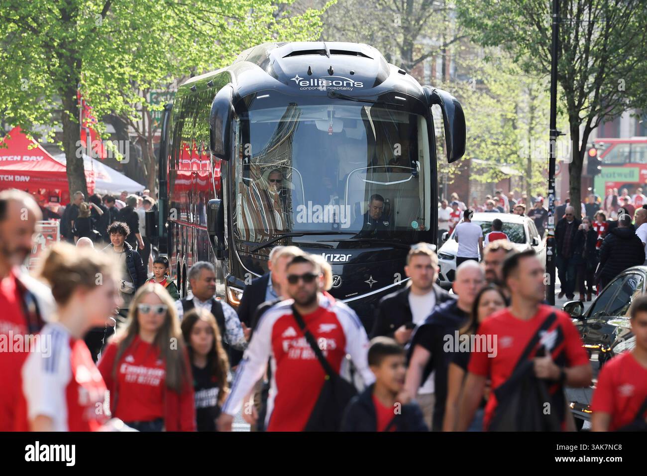 Arsenal players arrive premier hi-res stock photography and images - Alamy