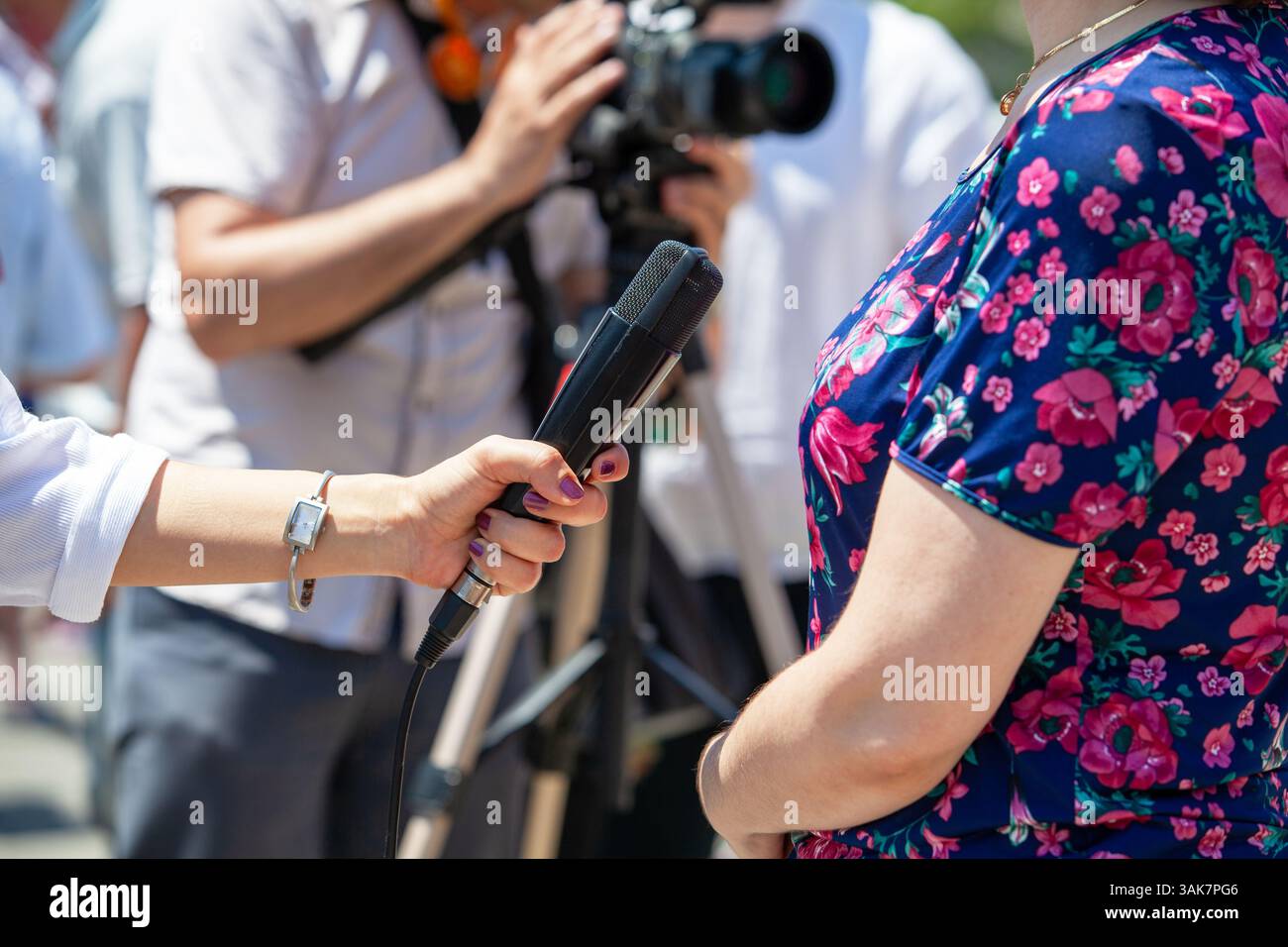 Reporter making media or vox pop interview with unrecognizable female person Stock Photo - Alamy