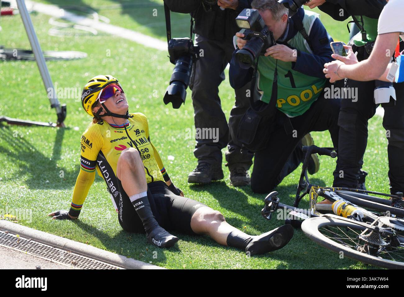 Pauline Ferrand Prevot, of France, reacts after crossing the finish ...