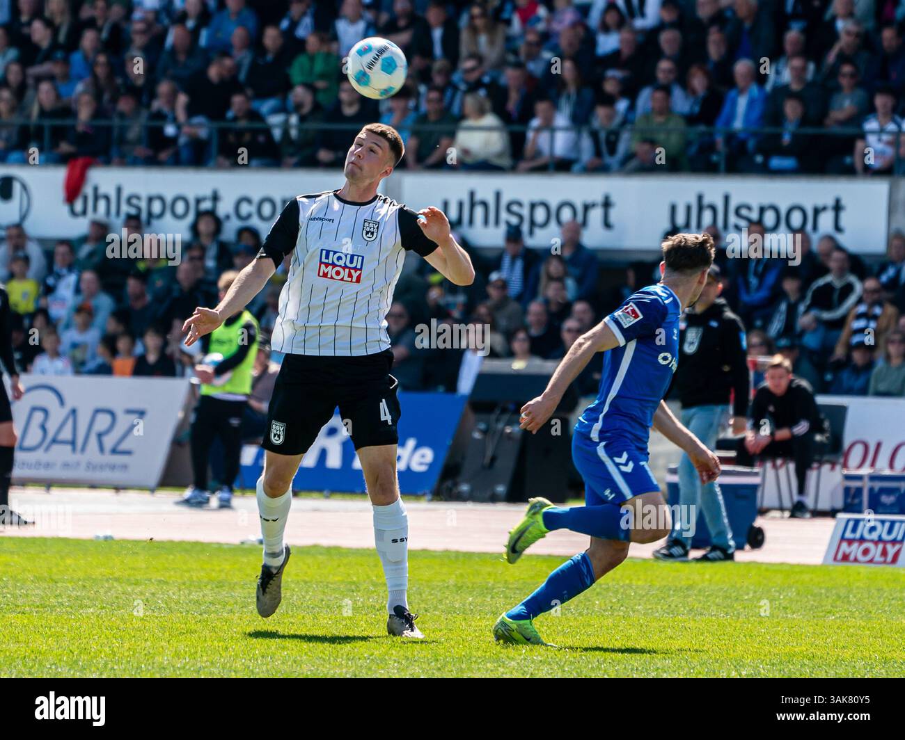 Tom Gaal (SSV Ulm 1846, #04) beim Kopfball, GER, SSV Ulm 1846 vs. (1 ...