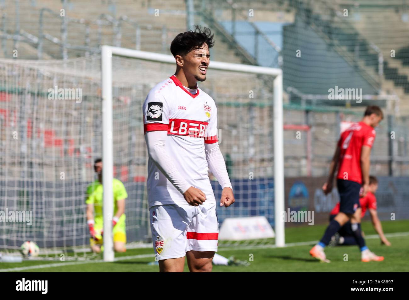 Unterhaching, Deutschland. 12th Apr, 2025. Laurin Ulrich (VfB Stuttgart II U21, #10) bejubelt ...