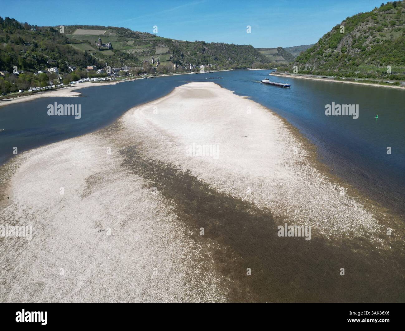 Wenig Wasser im Rhein 12.04.2025 Bacharach Der Wasserstand des Rhein ...
