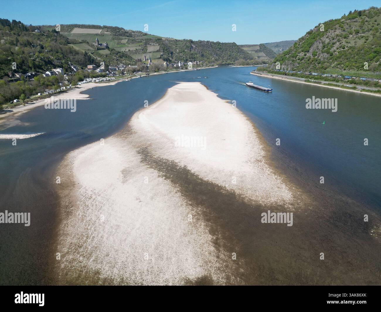 Wenig Wasser im Rhein 12.04.2025 Bacharach Der Wasserstand des Rhein ...