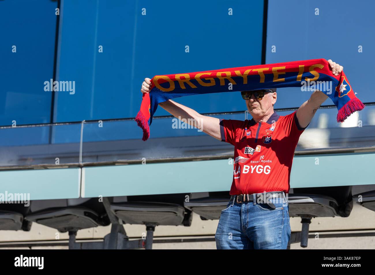 250412 Örgryte fan inför fotbollsmatchen i Superettan mellan Örgryte ...