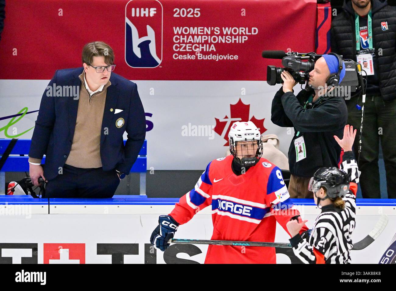 Coach Andre Lysenstoen of Norway and Tea Nyberg during the ice hockey ...