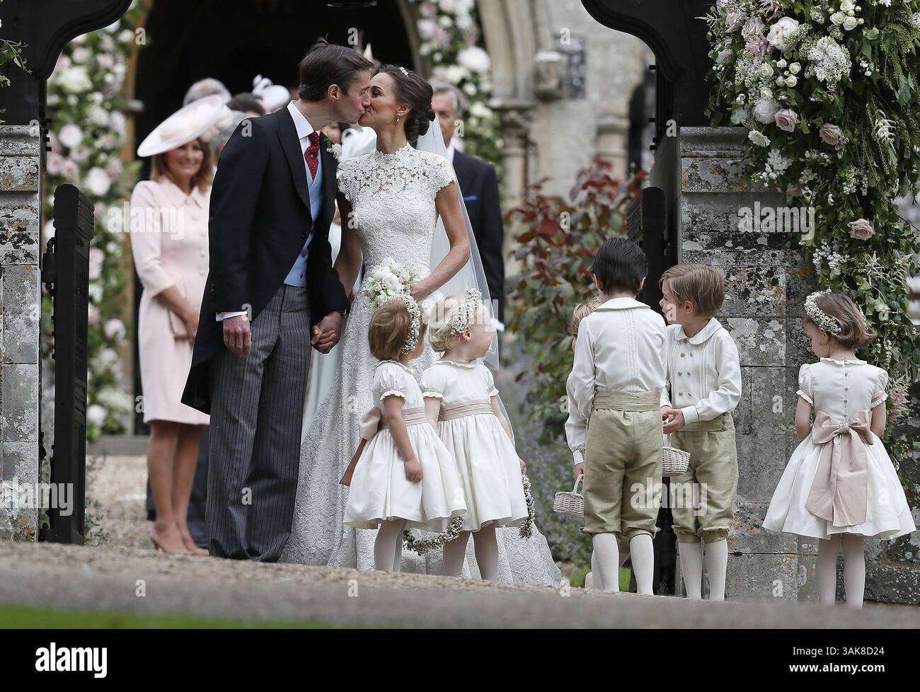 Prince george arrives church hi-res stock photography and images - Alamy