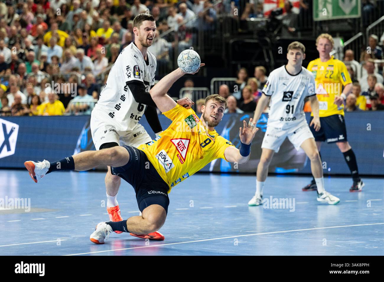 Cologne, Germany. 12th Apr, 2025. Handball: DHB Cup, THW Kiel - Rhein ...