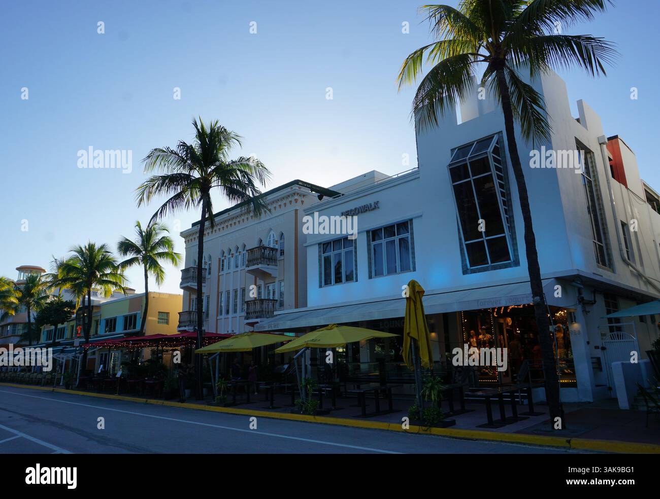 Historic hotels line up along Ocean Drive in the landmark Miami Art ...