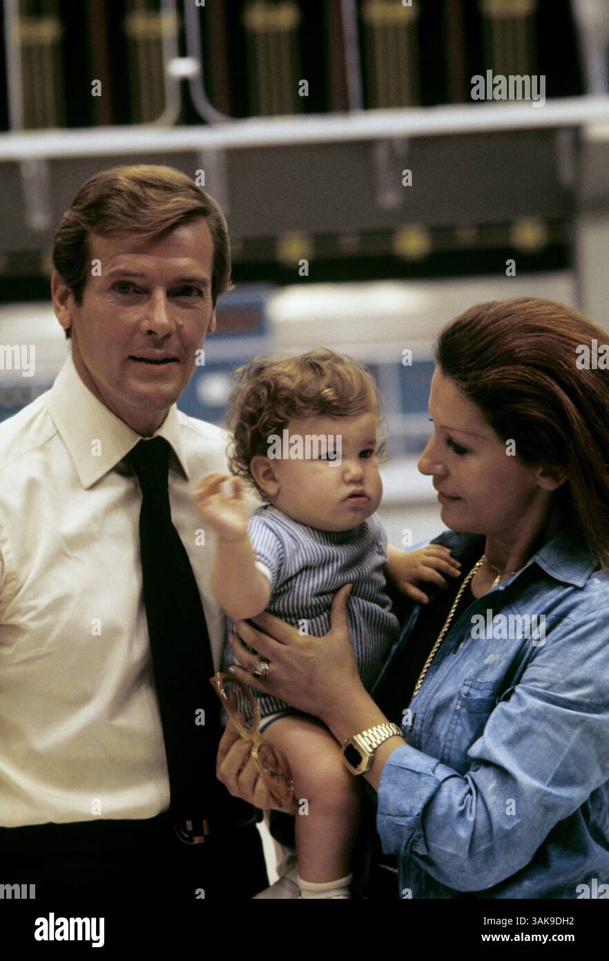 May 23, 2017 - File Photo - Actor Sir ROGER MOORE, best known for ...