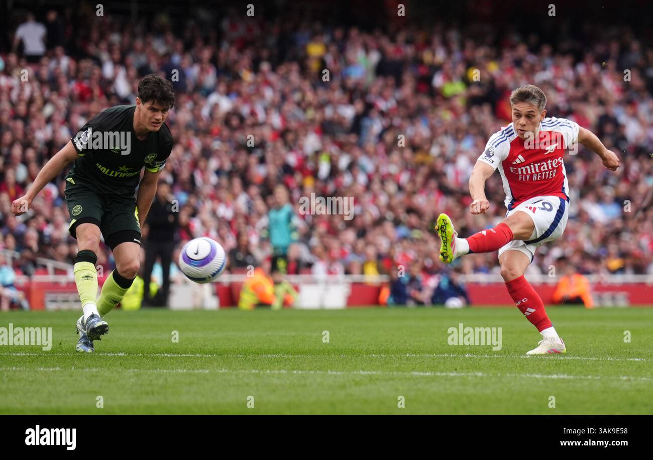 Arsenal's Leandro Trossard shoots at goal during the Premier League ...