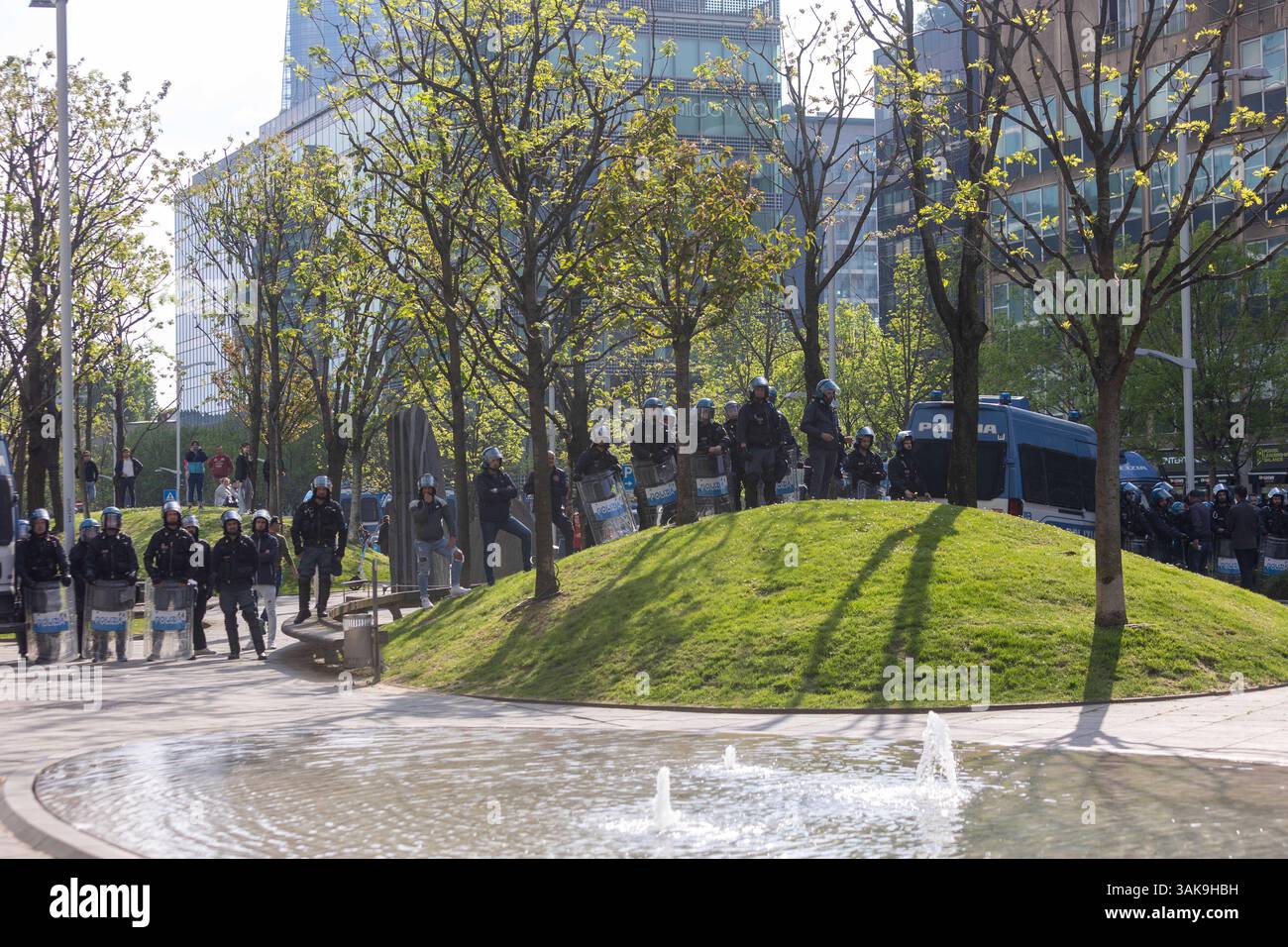 Manifestazione Pro Palestina da Piazza Duca d’Aosta - Milano, Italia ...