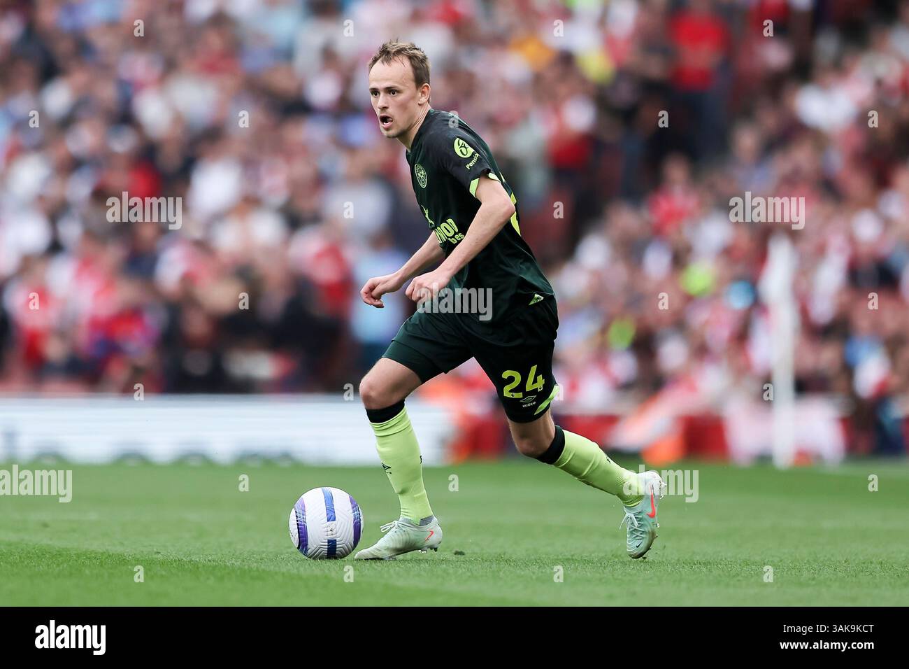 Emirates Stadium, London, UK. 12th Apr, 2025. Premier League Football ...