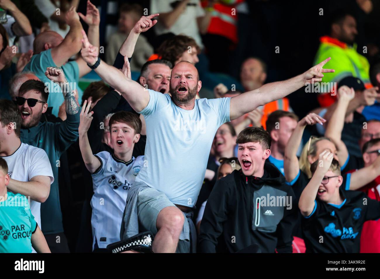 Preston fans celebrate during the Sky Bet Championship match Leeds ...