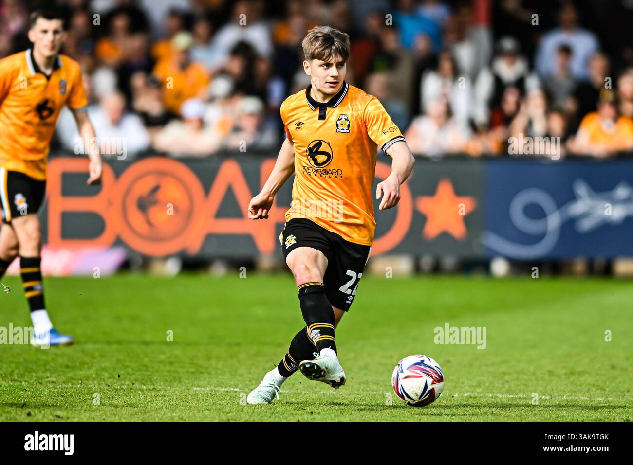 Josh Stokes (22 Cambridge United) Passes the ball during the Sky Bet ...