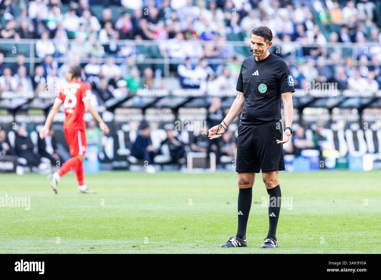 Deniz Aytekin (Schiedsrichter, Oberasbach) 1. Fu?ball Bundesliga: Borussia M?nchengladbach - SC ...