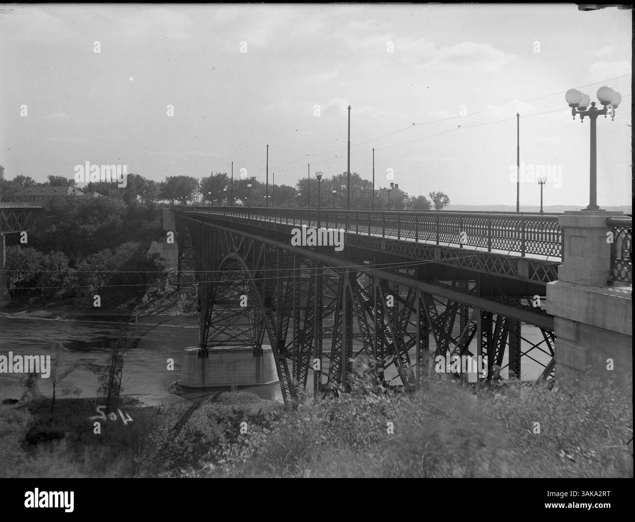 The steel arch bridge across the Mississippi River at Fort Snelling ...